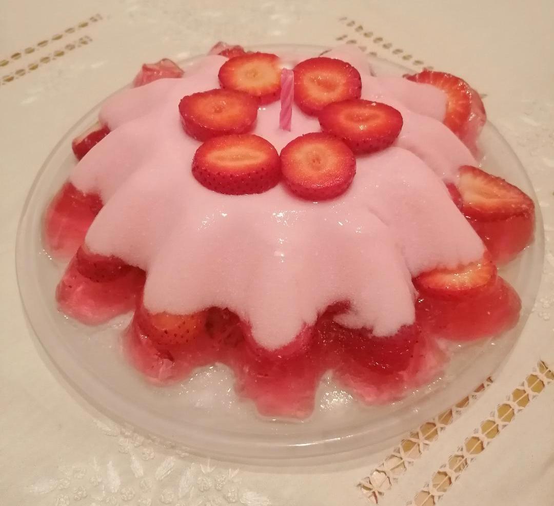 Tort de jeleu de fructe cu iaurt – Retete grecesti